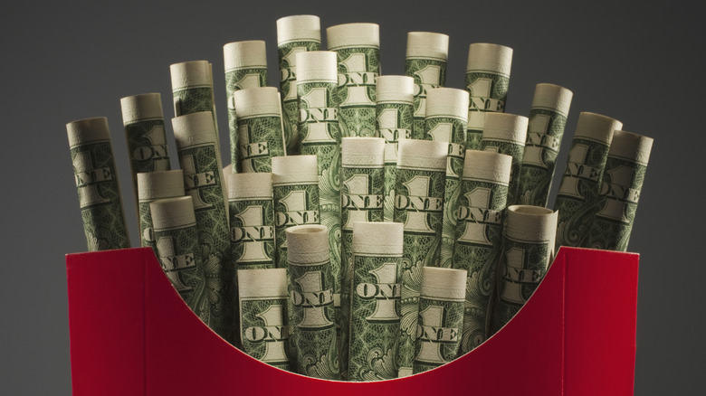 15 sneaky tactics fast food chains use to get you to spend more