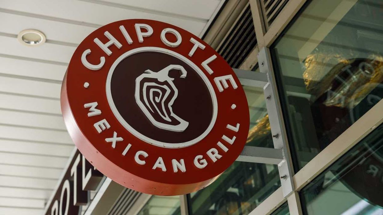 Chipotle responds to Trump billionaire donor's $10K for ICE