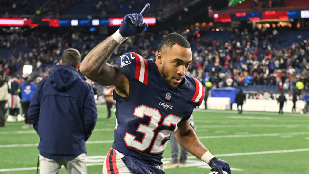 NFL announces Patriots TreVeyon Henderson up for major award