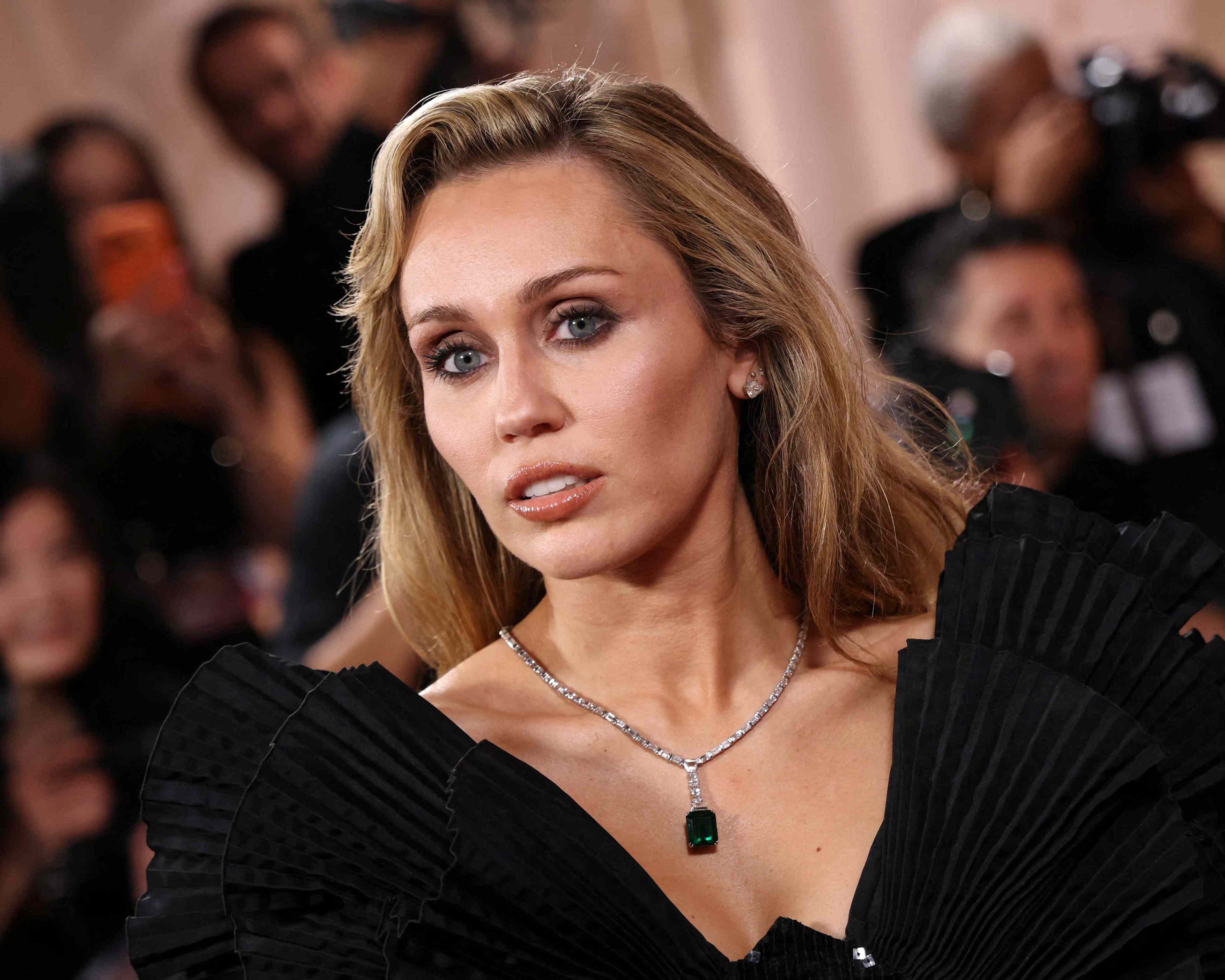 Miley Cyrus turns heads in a daring one-shoulder LBD with a leg slit ...