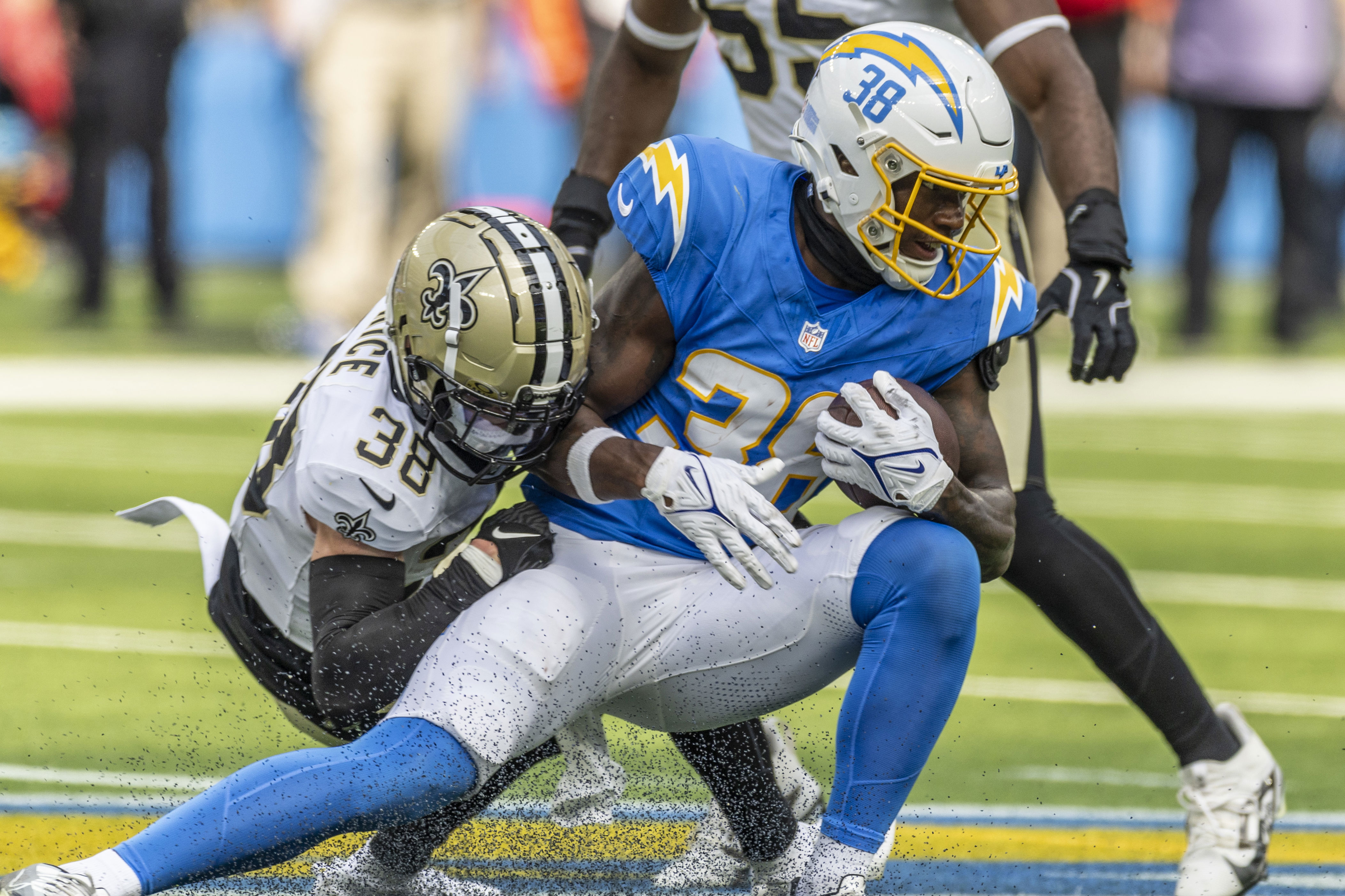 Chargers sign 14 players to reserve/future contracts