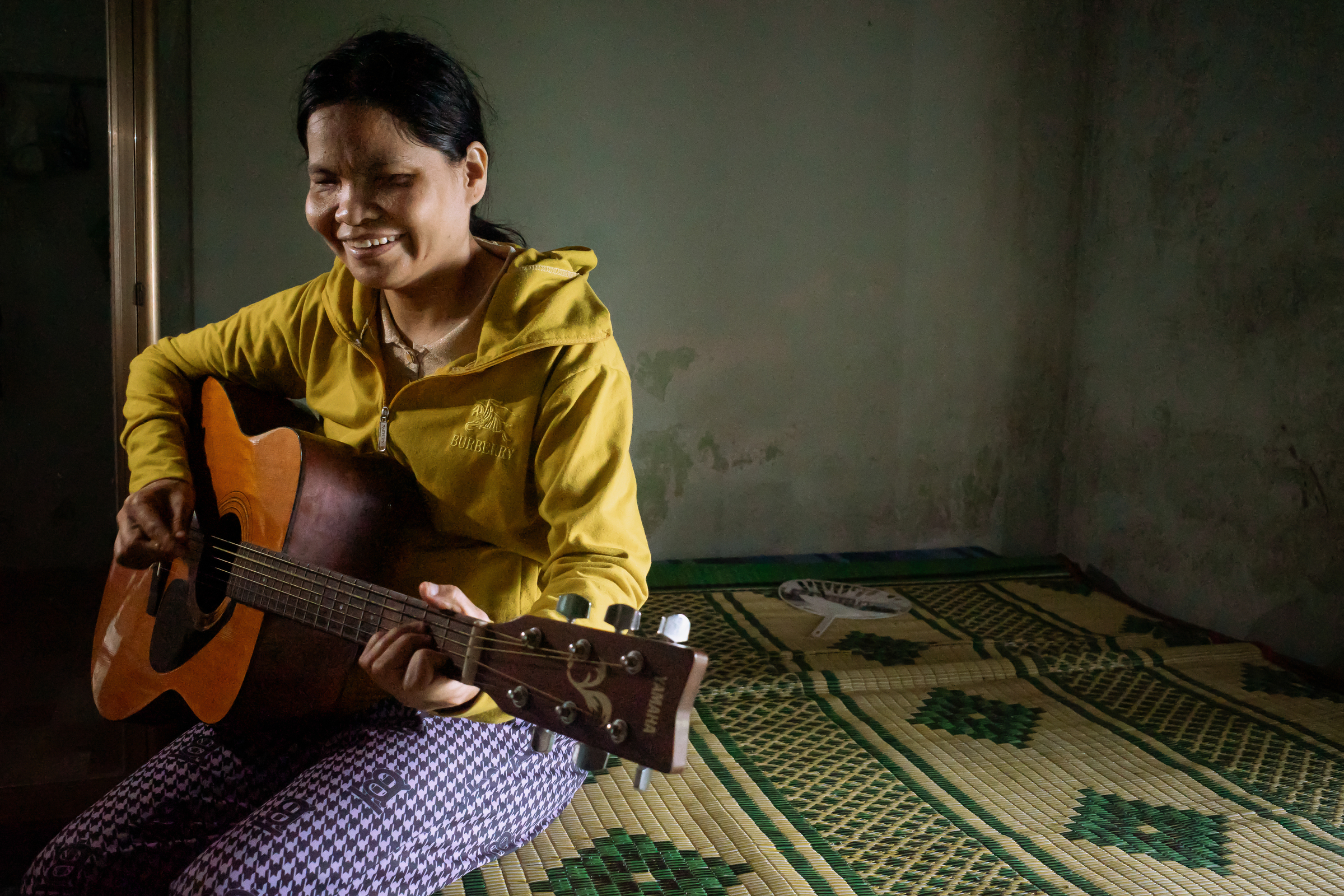 Phận mù trong định kiến