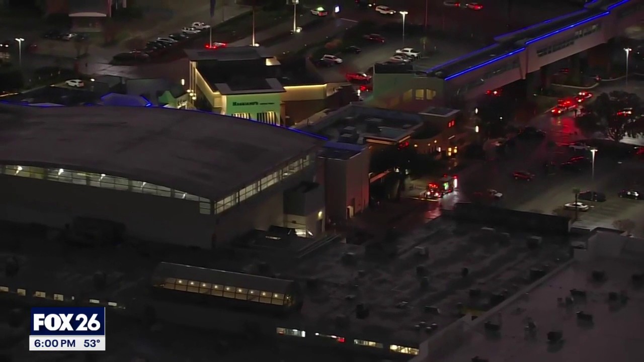 Memorial City Mall evacuated for ammonia leak