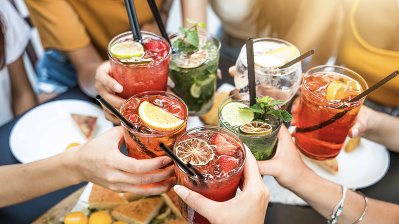 These 14 chain restaurants have the best happy hour deals