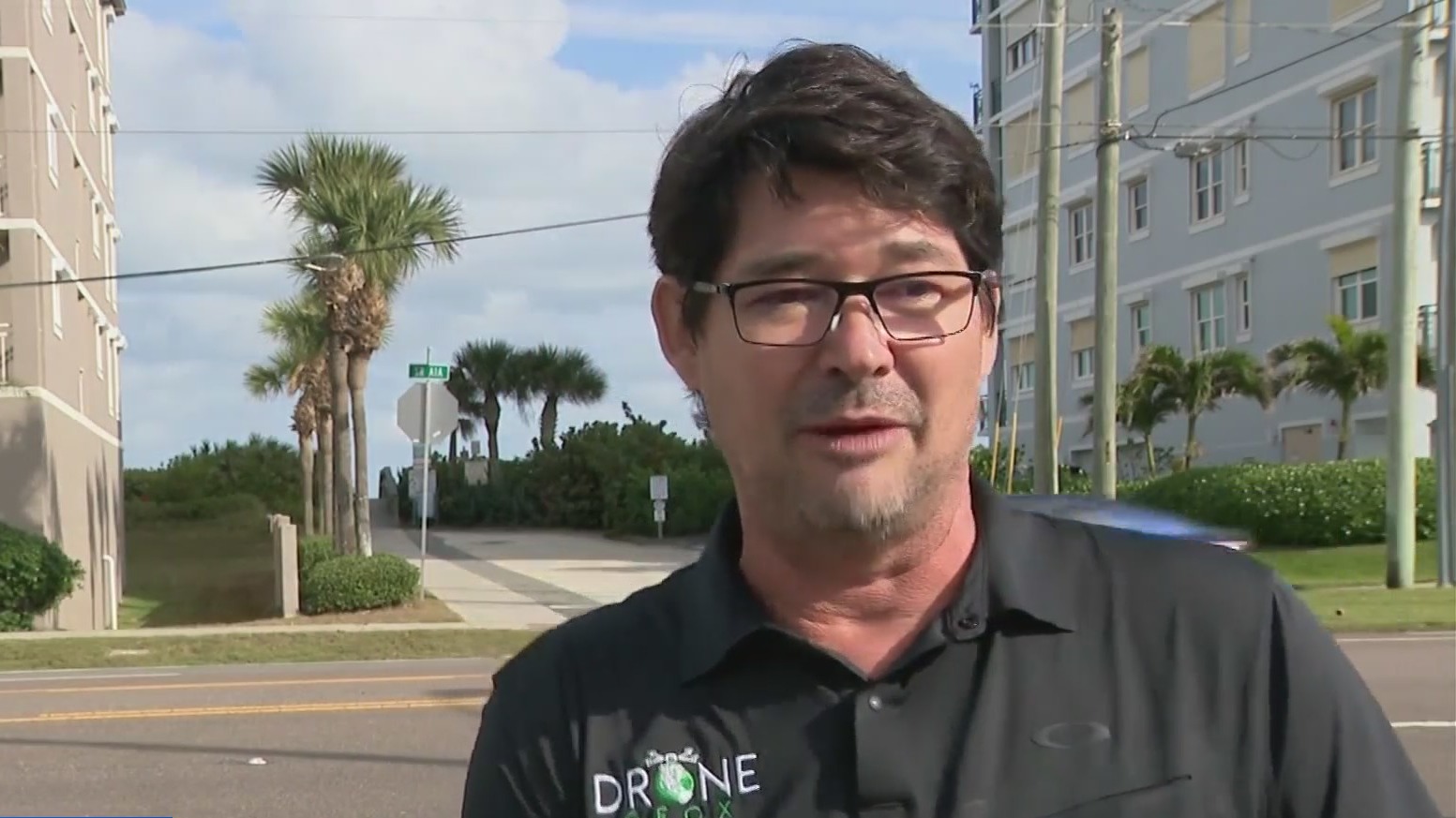 Hero stops traffic to rescue toddlers wandering alone on busy Florida road
