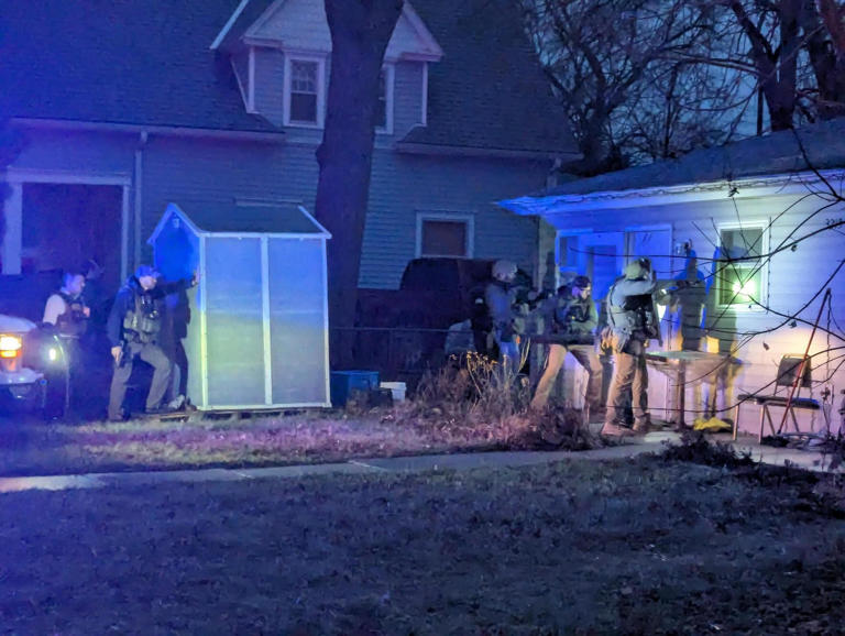 Federal agents serve warrant at northeast Lincoln residence