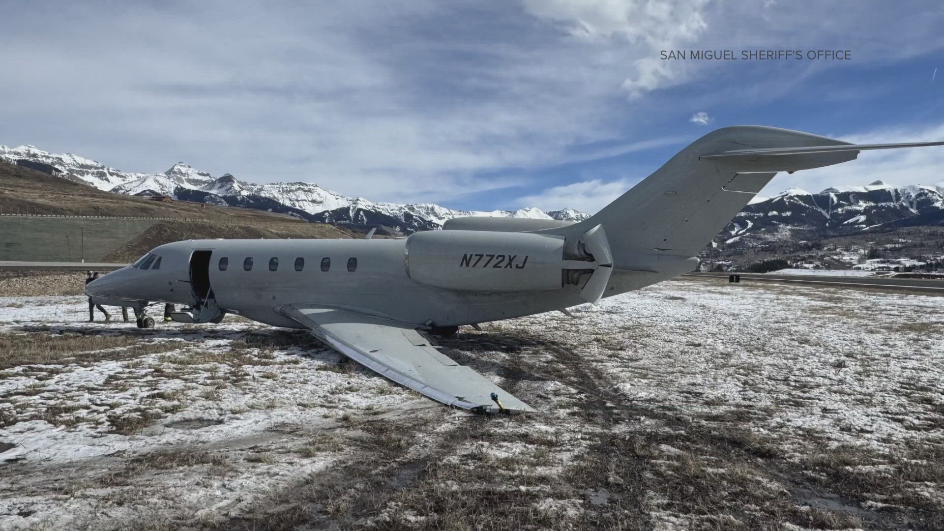 No one hurt when plane with 3 onboard crashes at Telluride airport