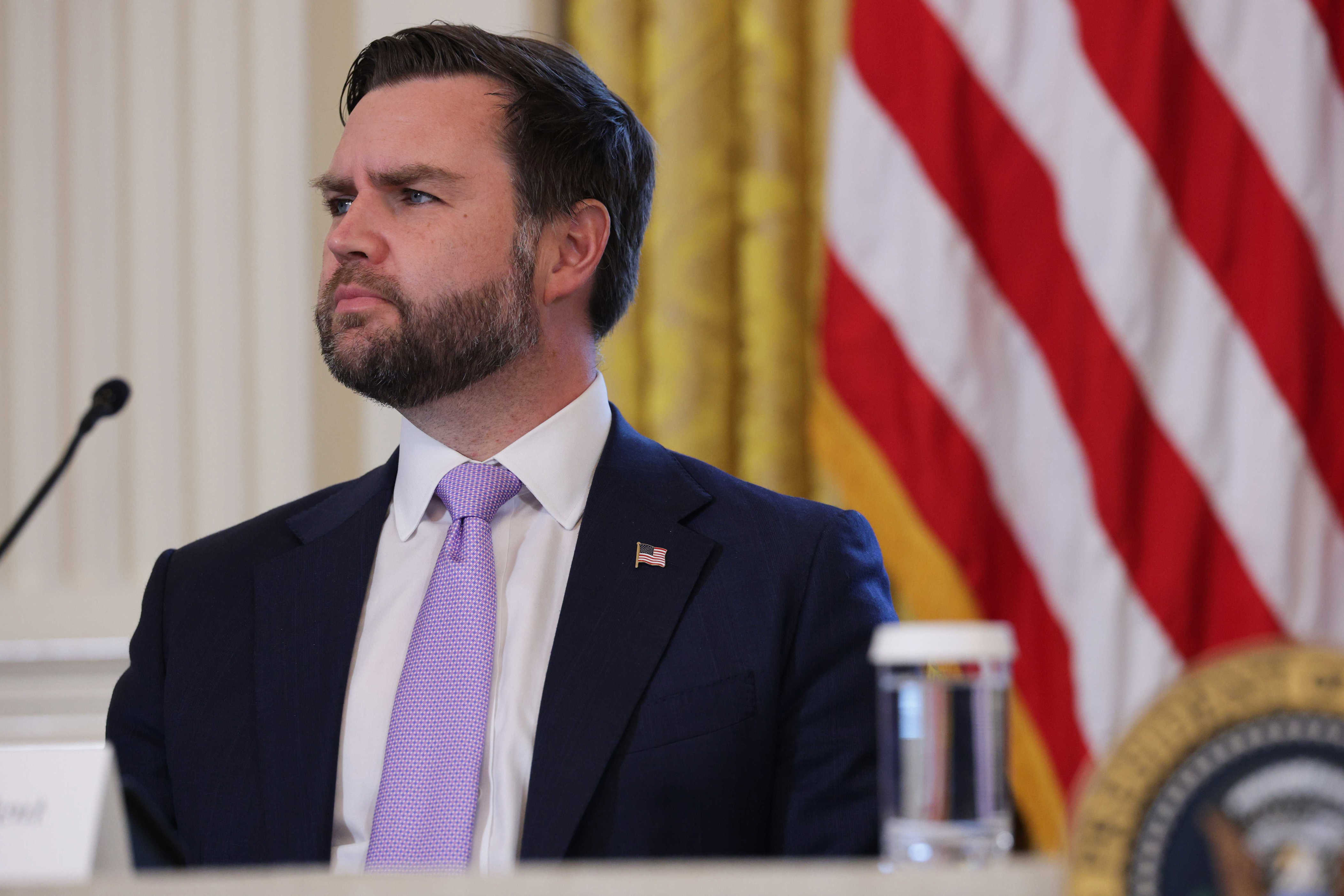 Suspect in the vandalism of JD Vance’s Ohio home must stay in jail ...