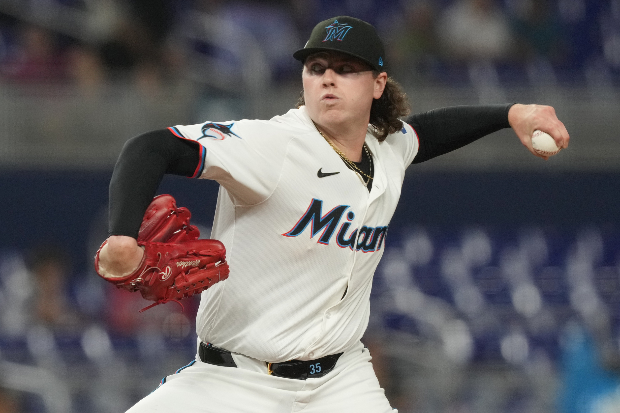 Yankees awaken from offseason slumber in trade with Marlins