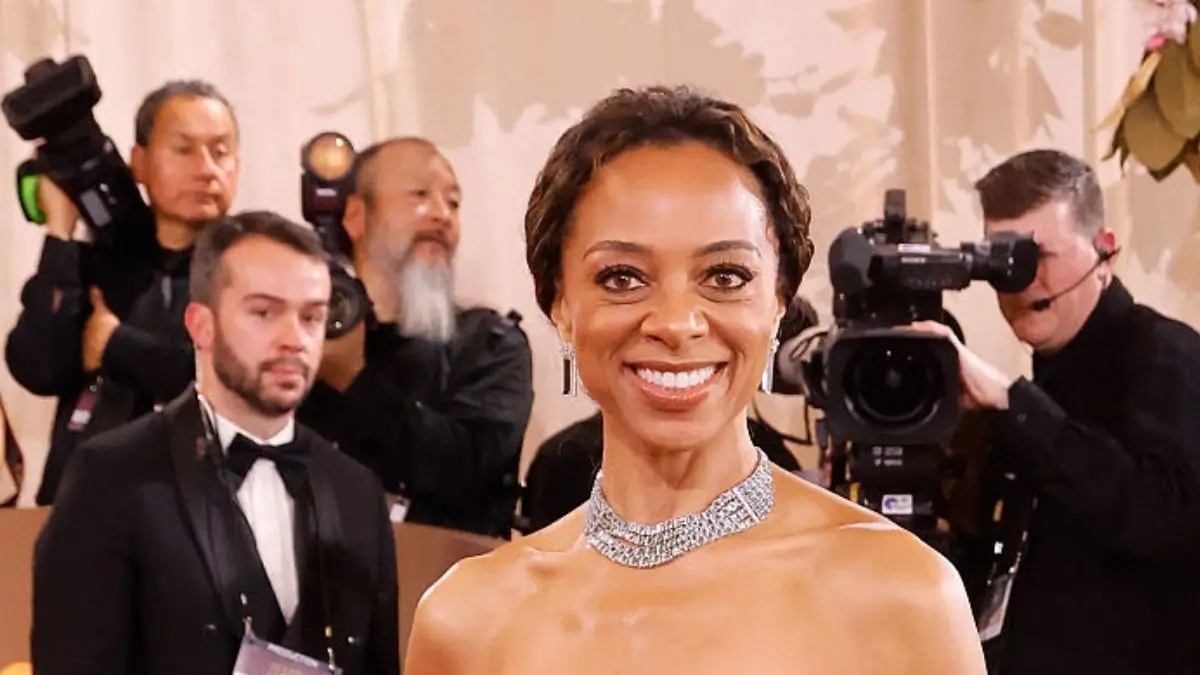 ‘The cups are a signature': Reporter Nischelle Turner shuts down ...