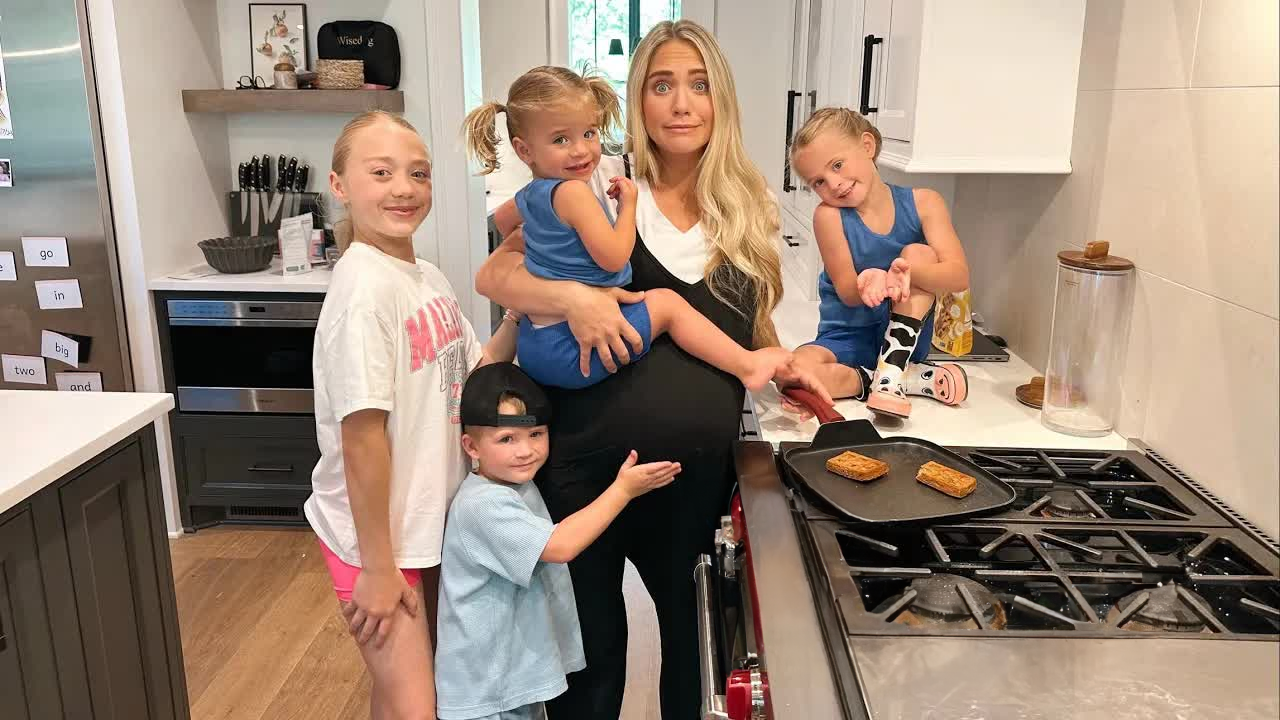 Morning routine while 9 months pregnant with 4 kids