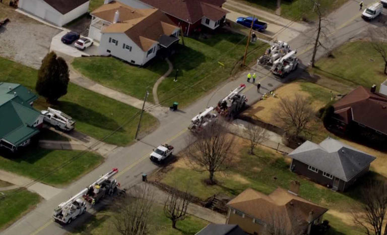 Garbage trucks takes out utility pole, brings down wires in Washington