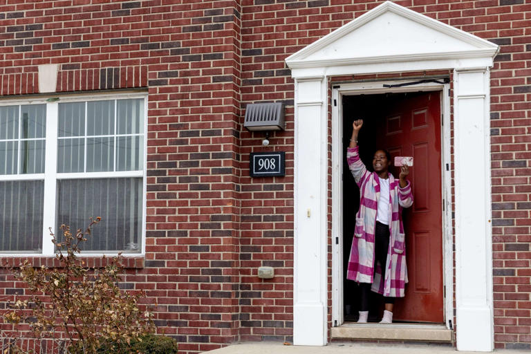 ‘It’s literally terrifying’: Hundreds protest in Detroit amidst clash ...