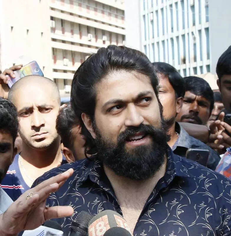 Case booked over illegal Yash birthday banners in Bengaluru