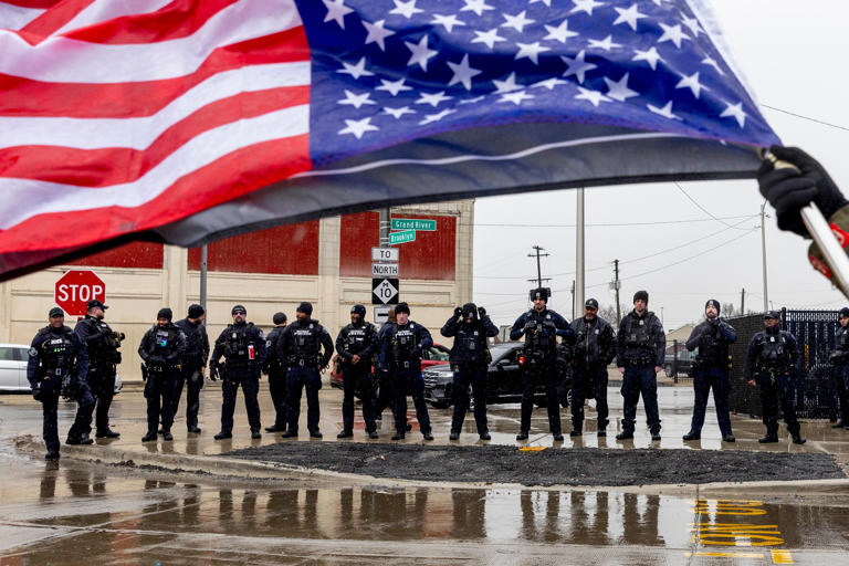 ‘It’s literally terrifying’: Hundreds protest in Detroit amidst clash ...