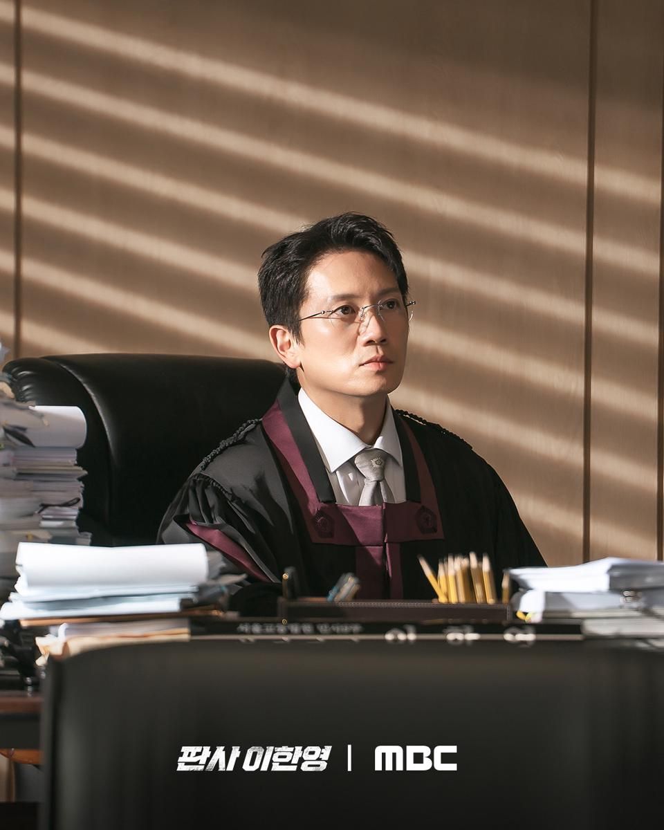 7 Penyesalan Lee Han Young pada Ayahnya di The Judge Returns ...