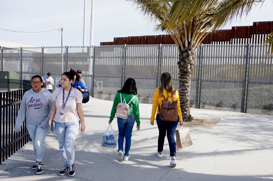 SENTRI-type lane urged for binational students who cross border daily