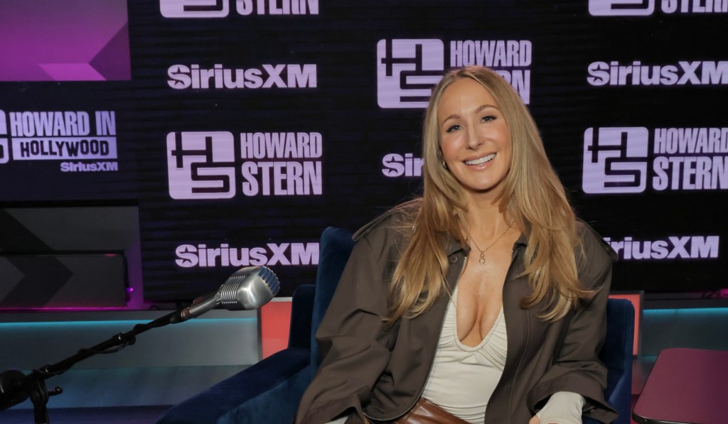 Nikki Glaser tells Howard Stern what harsh jokes didn't make the Golden ...