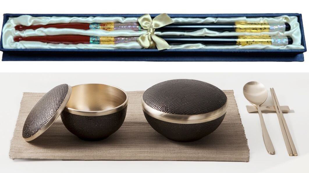 Lee, Takaichi exchange hobby-inspired gifts