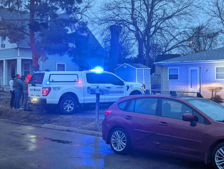 Federal agents serve warrant at northeast Lincoln residence