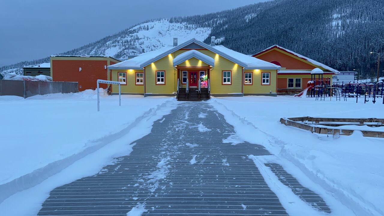 Students going back to class in Dawson City after frozen sewer line fixed