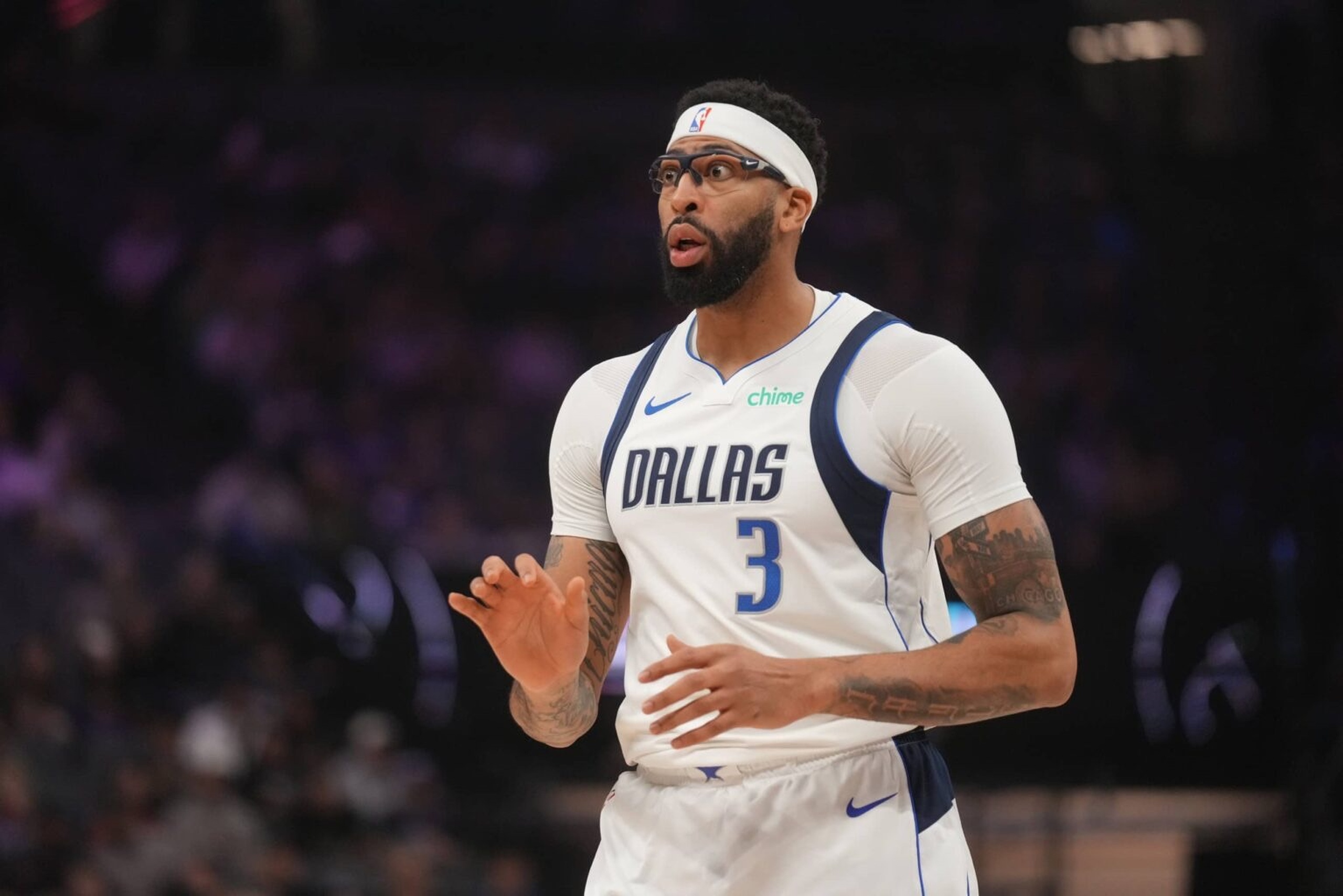 Anthony Davis debunks report on left hand surgery, could return later ...