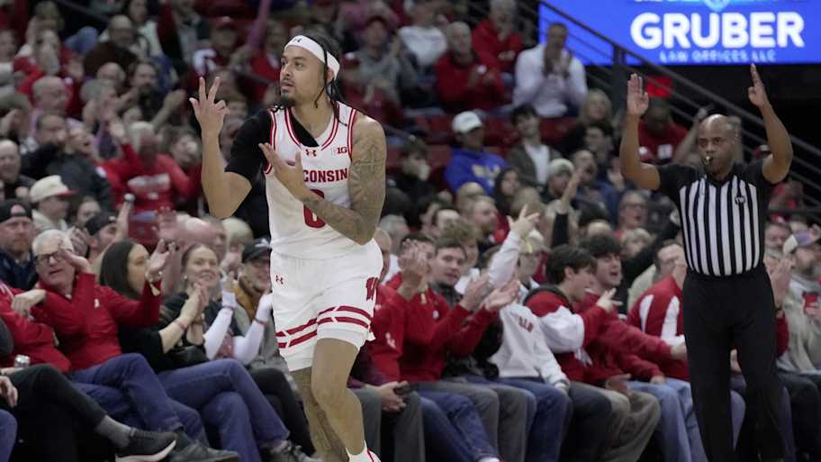 Boos rain down as former Gophers guard returns to Williams Arena
