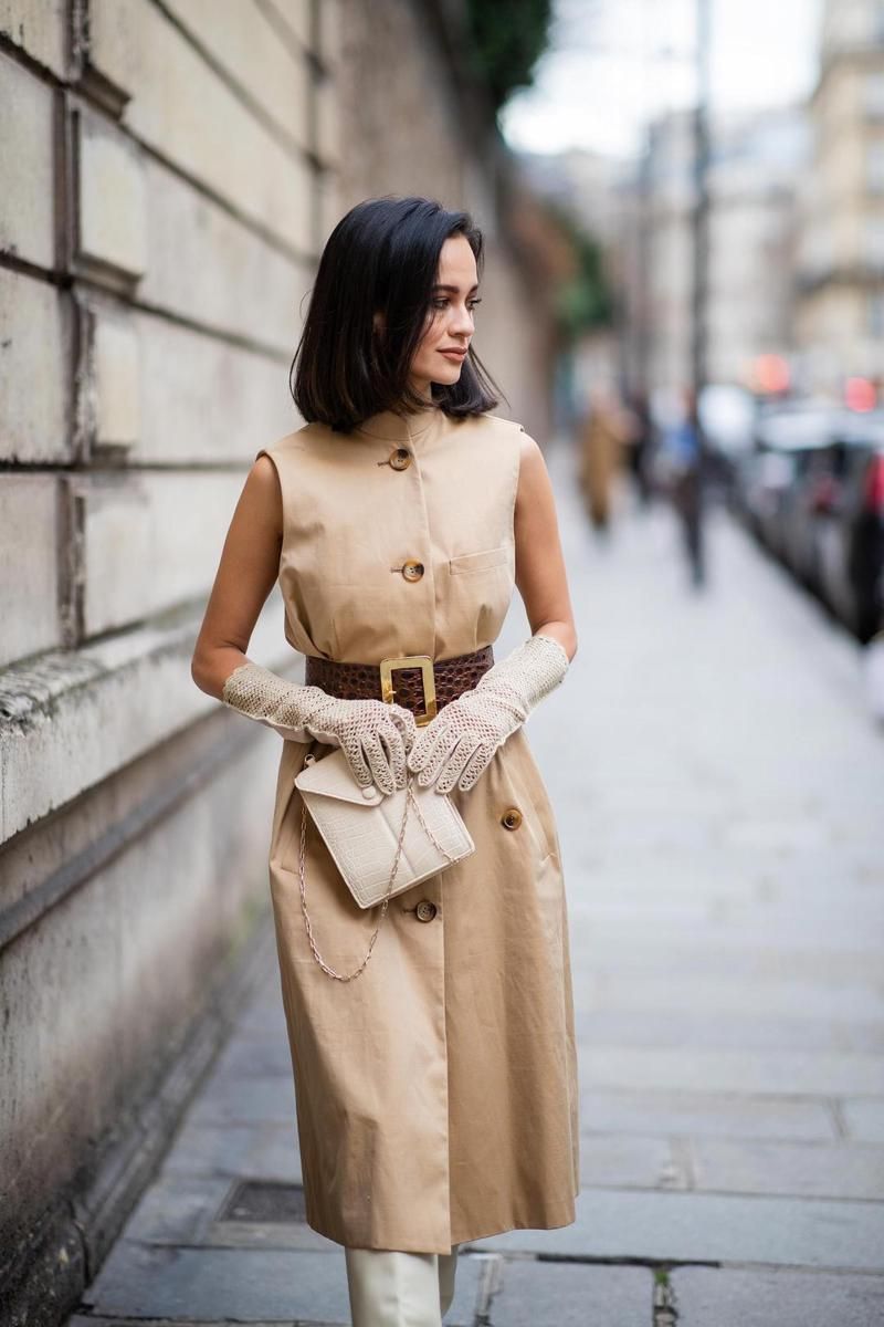 Tunjukkan gaya earth tone pakai warna sand beige