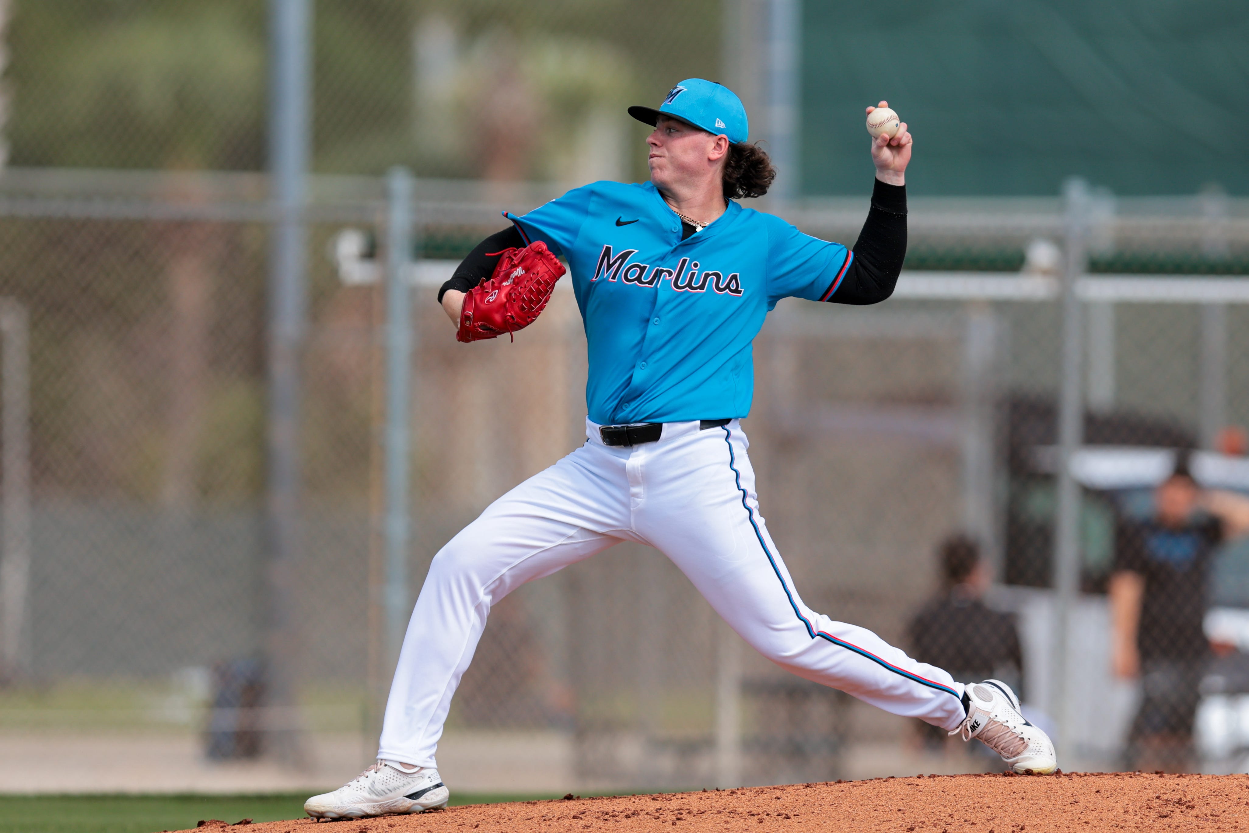 Yankees land pitcher in trade with Marlins, reports say