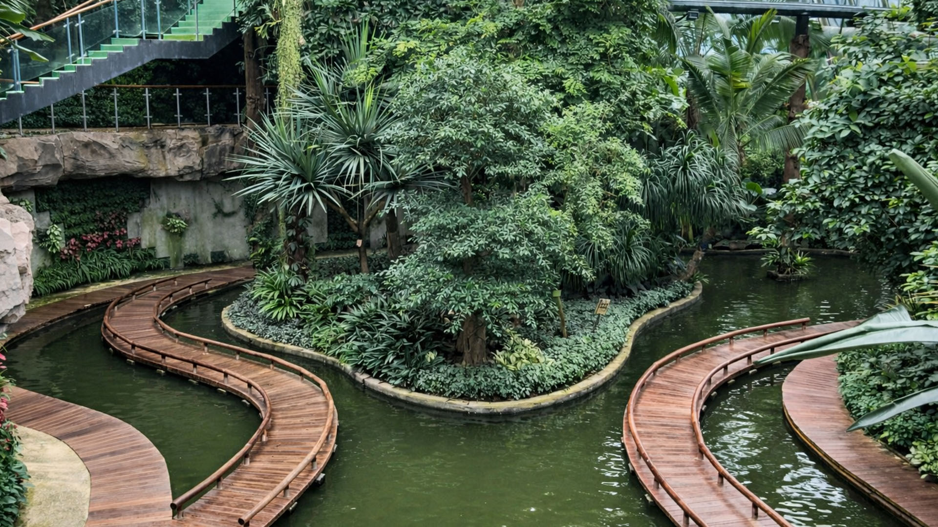 Tropical vibes inside a glass dome in Huizhou