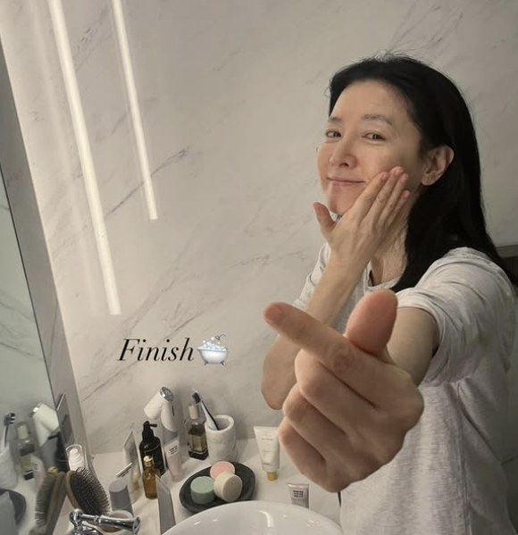 A frugal everyday routine of cutting open cream containers... The ...