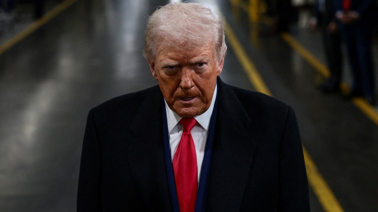 Video: Trump gives middle finger to heckler who called him paedophile ...