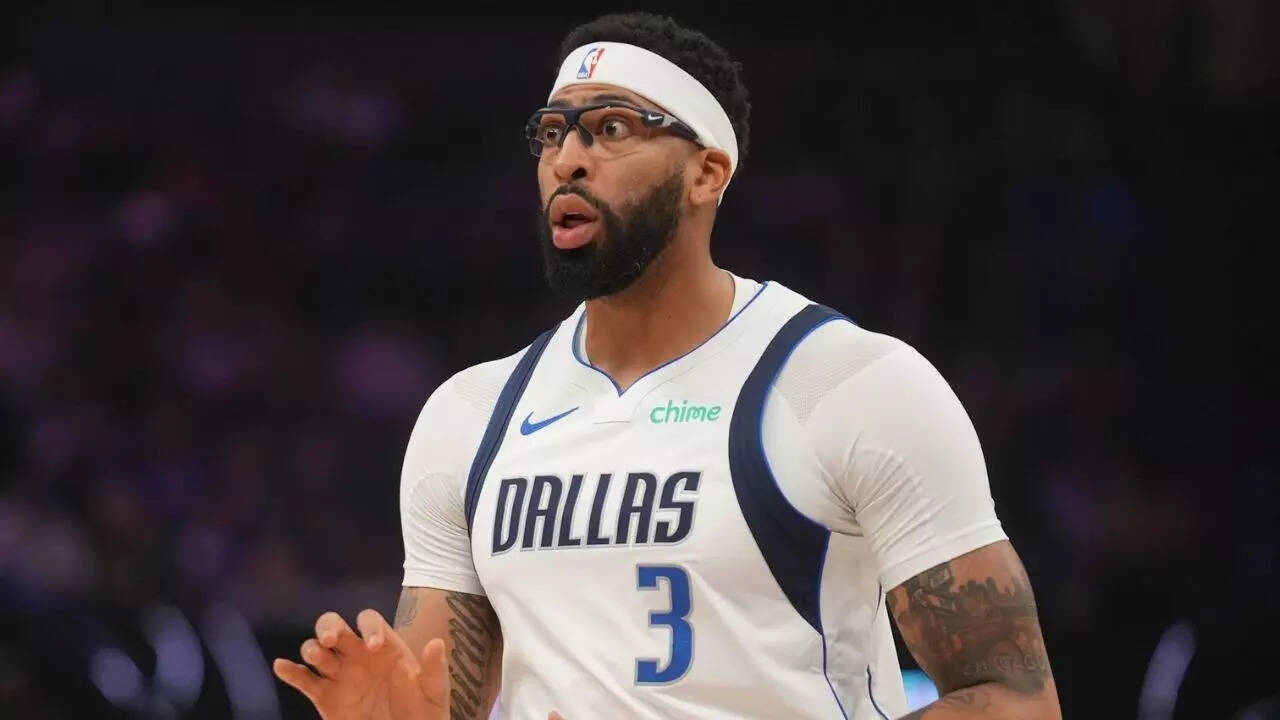 Will Anthony Davis need surgery? Dallas Mavericks monitor injury ...