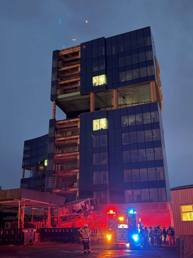 Construction elevator collapses at Turning Stone Casino, injuring 5 ...