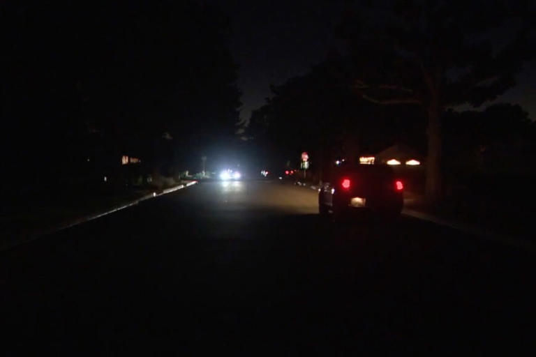 Copper wire thieves plunge LA neighborhood into total darkness as ...