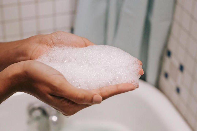 Makeup brush: Usia hingga tips membersihkannya dengan tepat