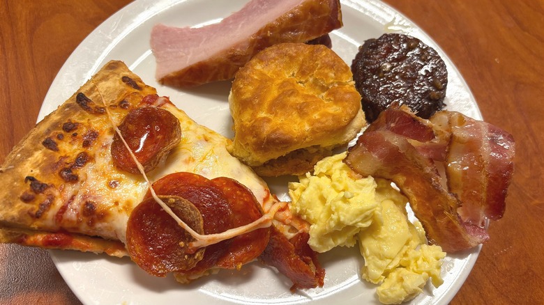 21 Golden Corral buffet items, ranked