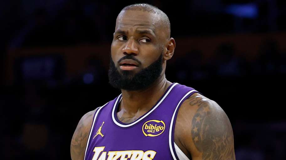 Zach Lowe makes LeBron James prediction that could hurt Knicks' title hopes