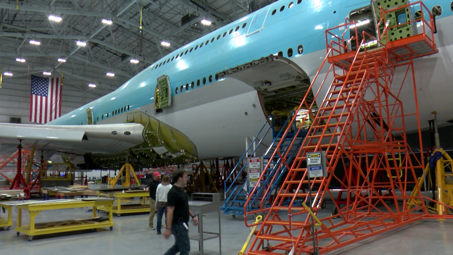 Moran tours NIAR, highlights aircraft longevity and aviation safety