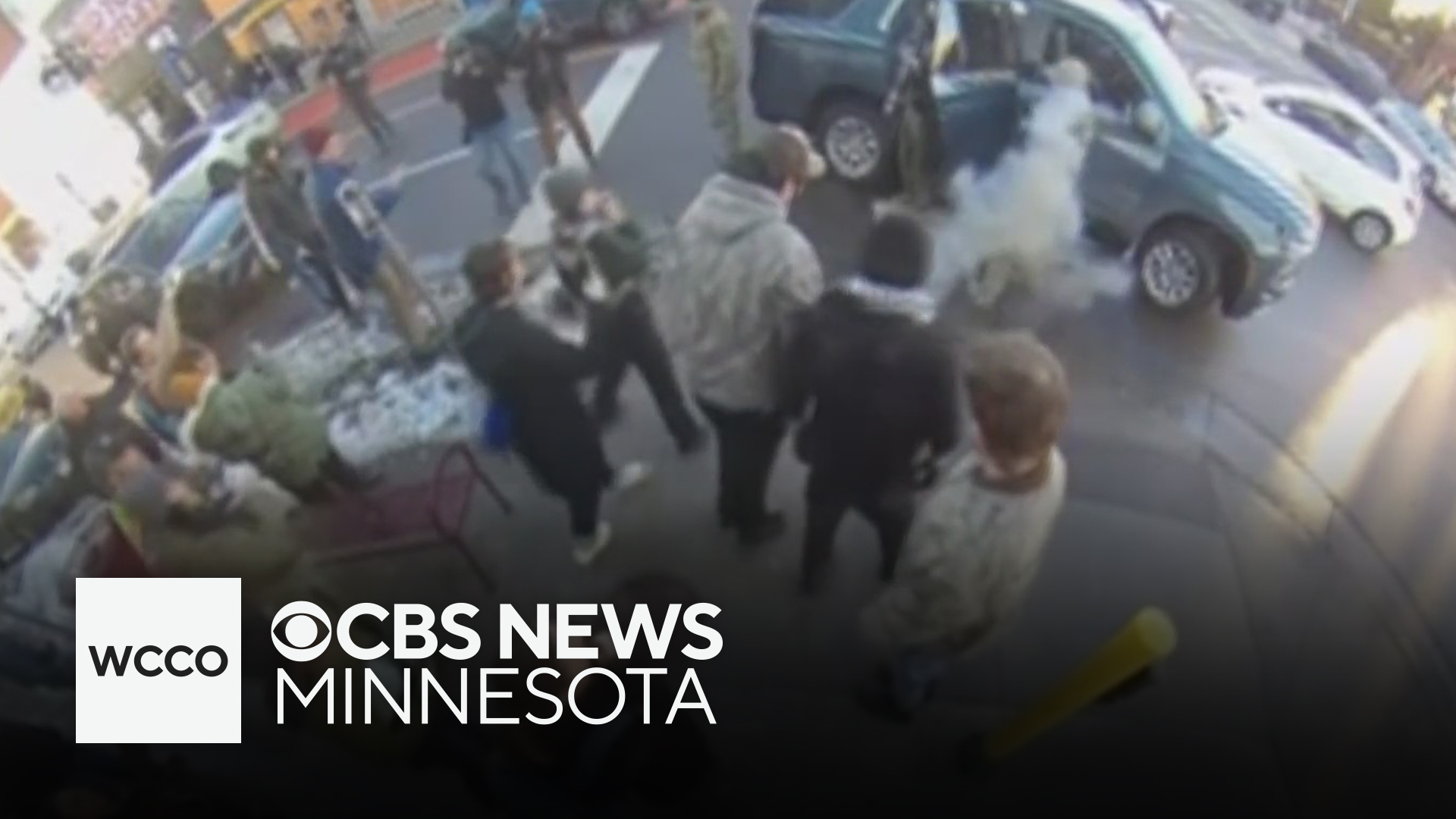 Minneapolis pizza shop workers, community members chase off ICE agents