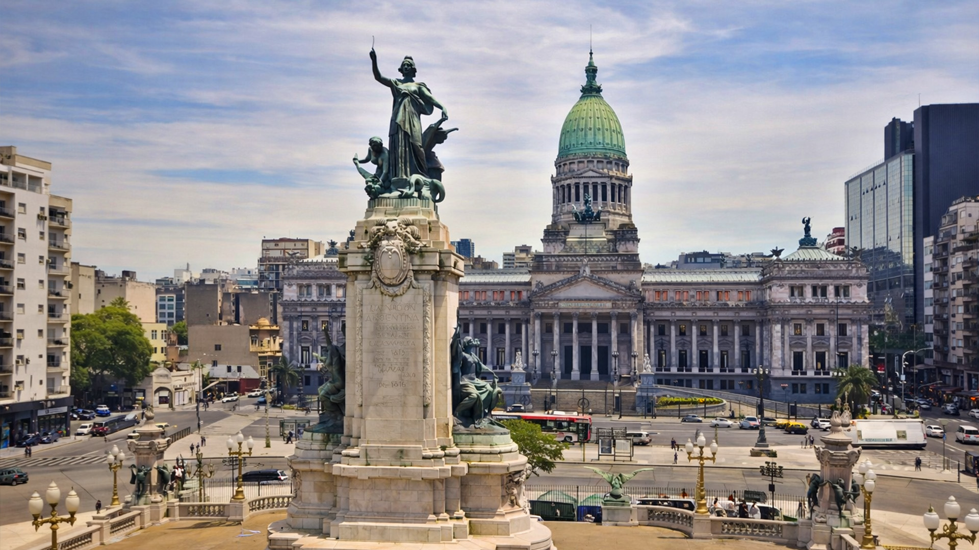 A monument facing the National Congress Building