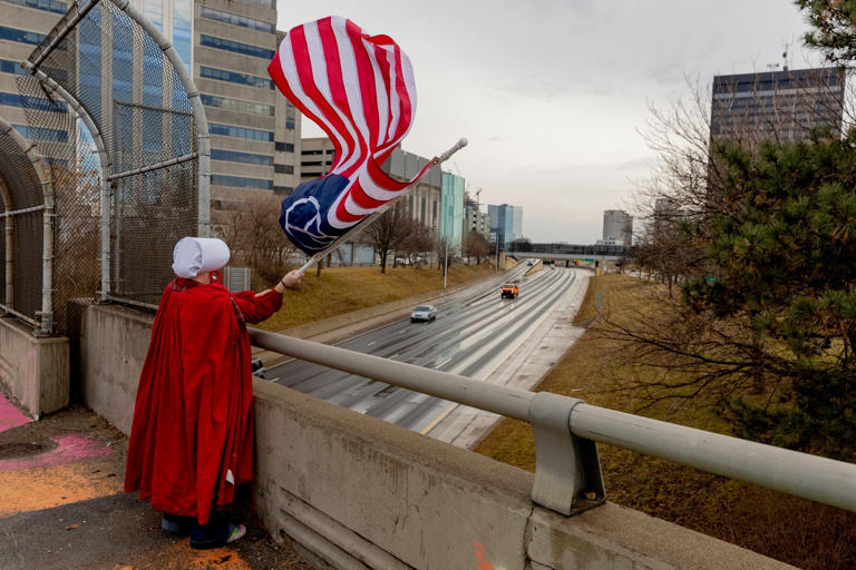 ‘It’s literally terrifying’: Hundreds protest in Detroit amidst clash ...