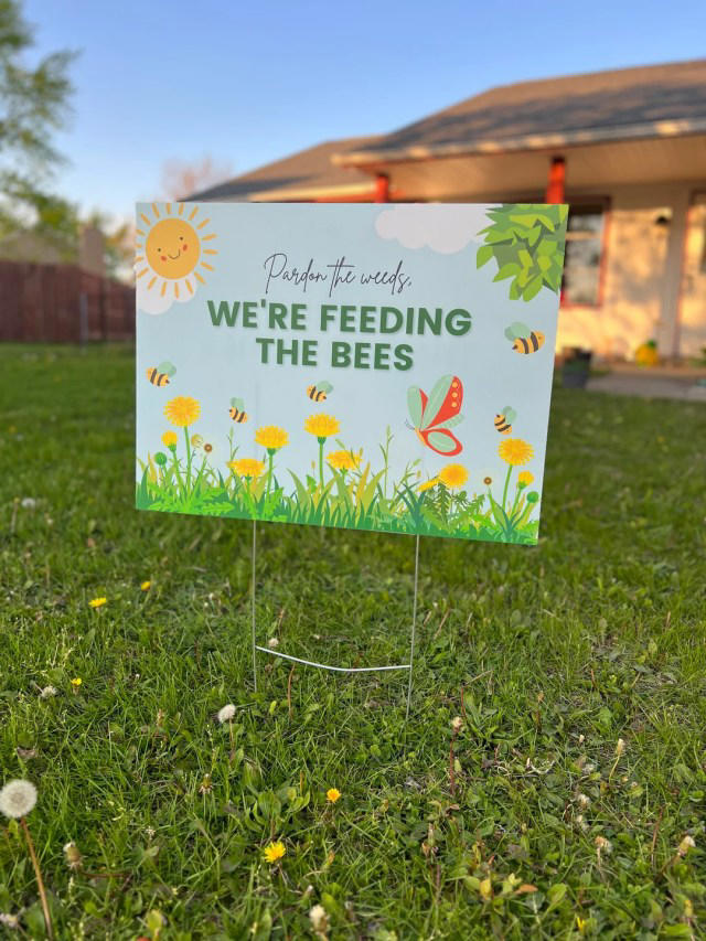 Homeowners come up with clever yard sign to tell new neighbors to 'mind ...