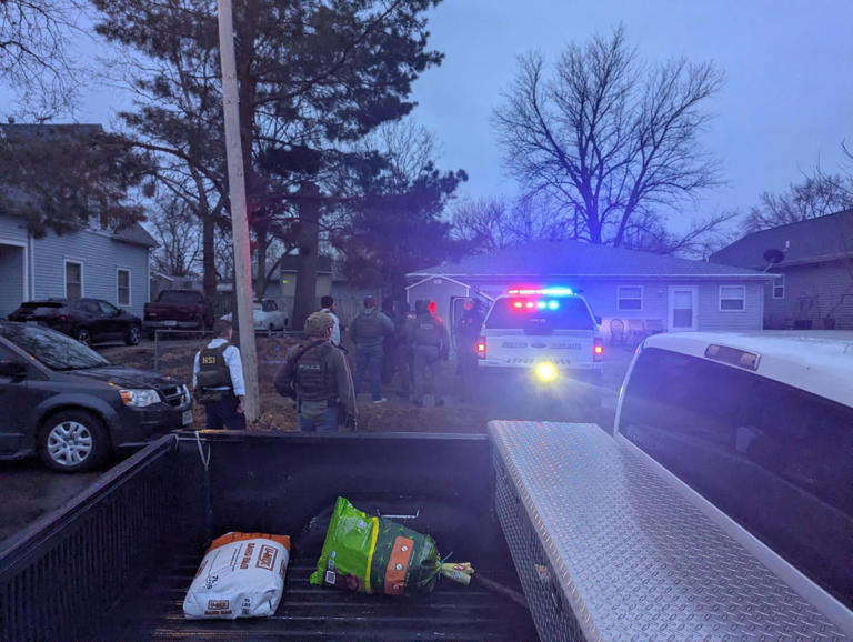 Federal agents serve warrant at northeast Lincoln residence, sparking ...