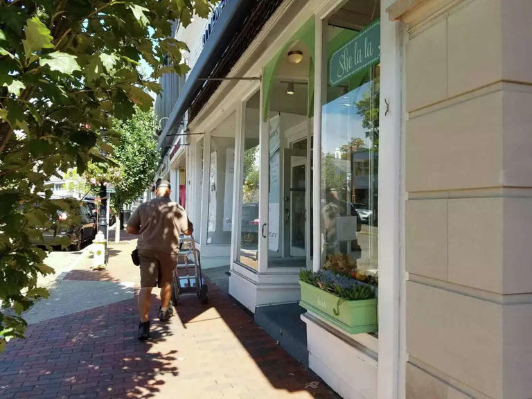 Women's clothing boutique She la la closing Avon store