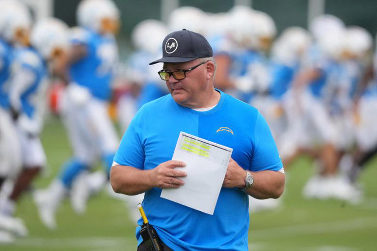 Chargers fire OC Greg Roman, OL coach Mike Devlin