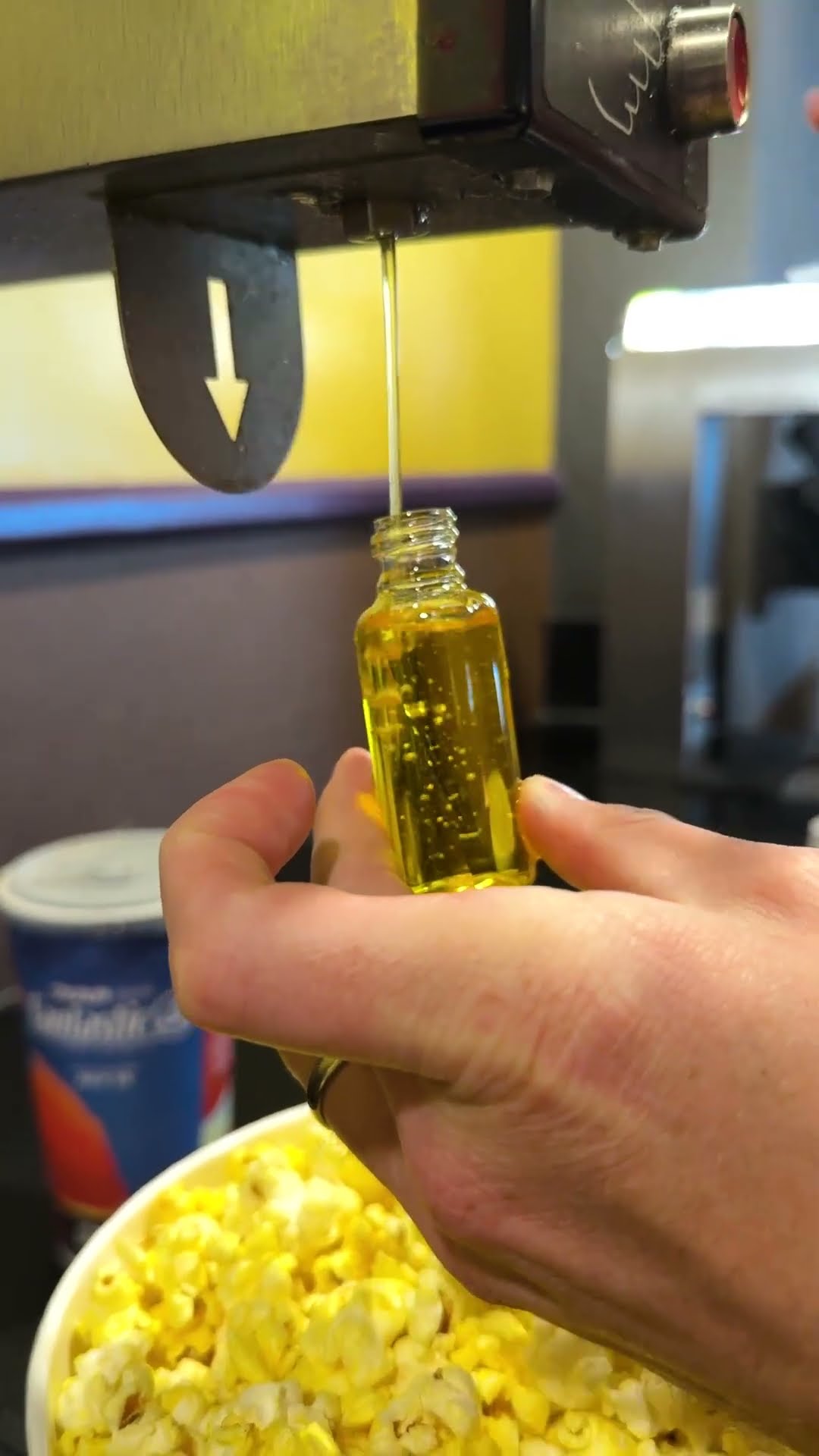 How to have the perfect popcorn bite every time! 🍿 #movienight #popcorn ...