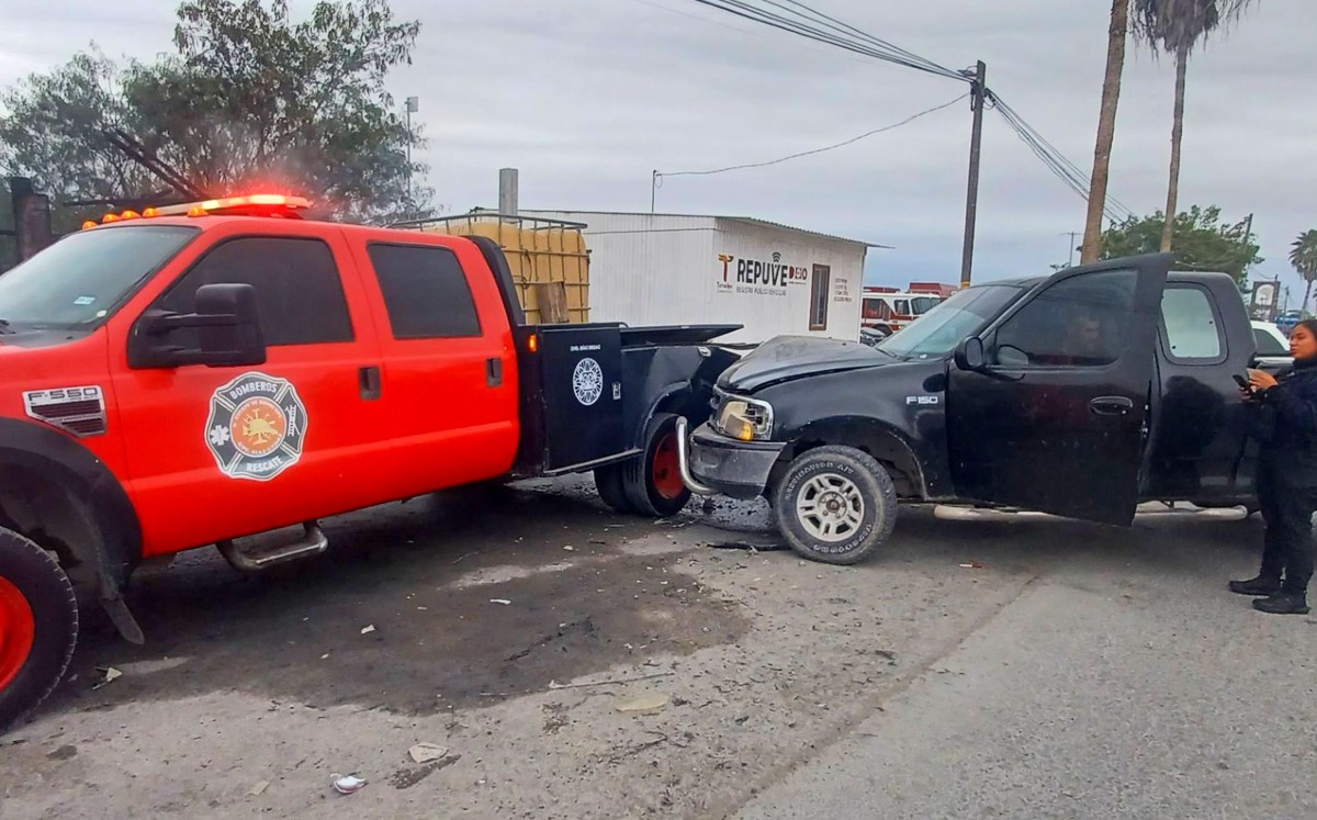 Chocan a bomberos mientras atendían incendio en Diaz Ordaz