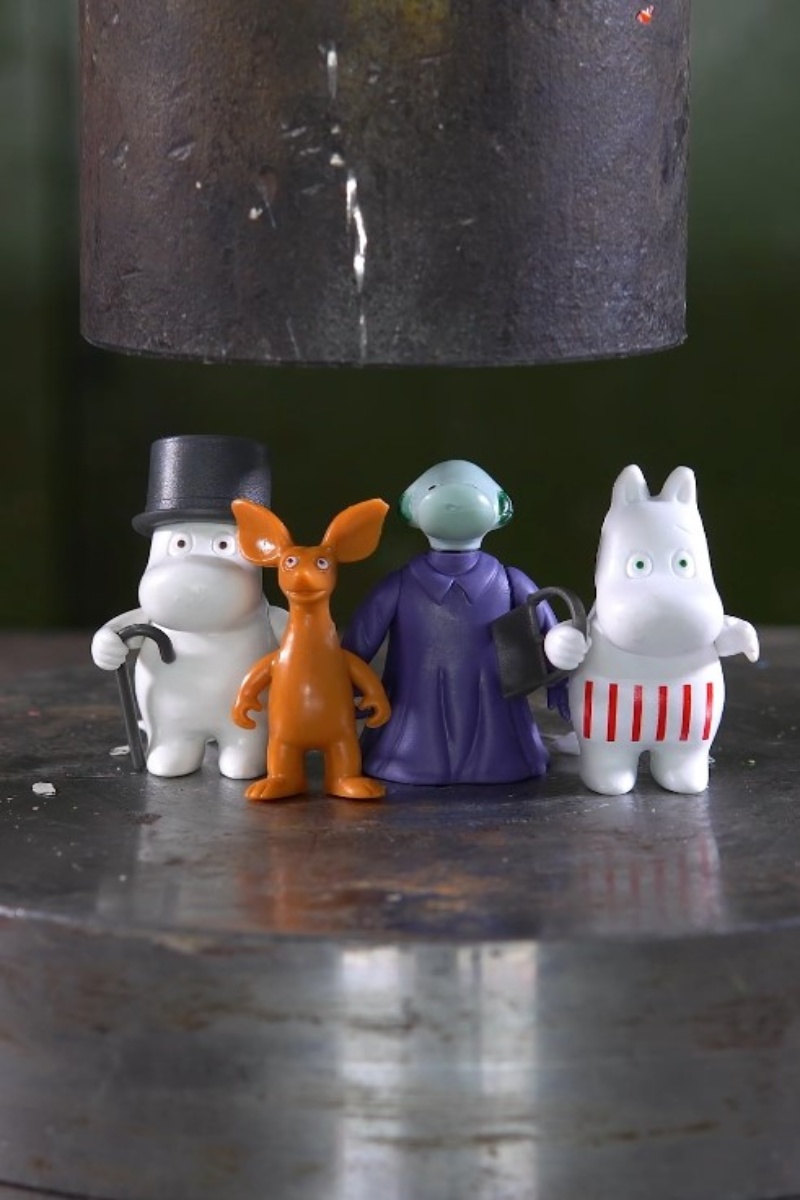 Hydraulic press crushing cute toy figures