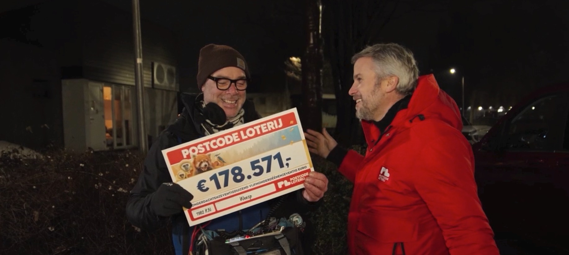 Winston Gerschtanowitz verrast nietsvermoedende geluidsman met enorme ...